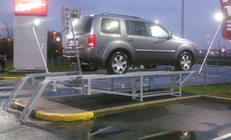 PODIUM S | Podium Car Display | Display for car dealership