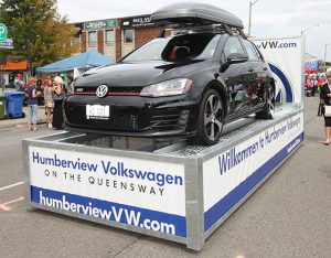 PODIUM LT | Podium Car Display | Display ram for truck dealership