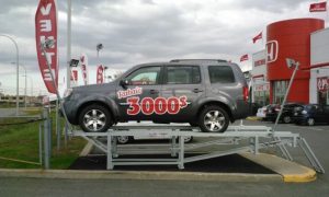 PODIUM S | Podium Car Display | Display for car dealership